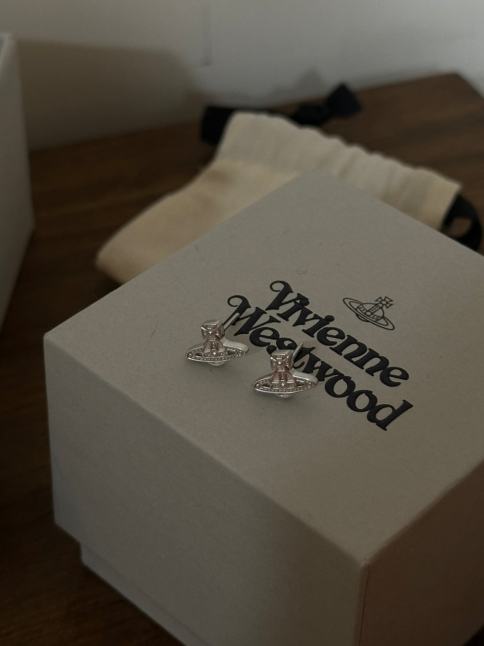 Vivienne Westwood Mini Orb Earrings [最新上架細細粒耳環仔! 超抵玩!] – morningirls